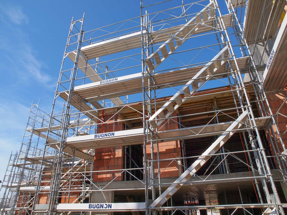 Echafaudages pour la construction de villas à la route des Misets à ...