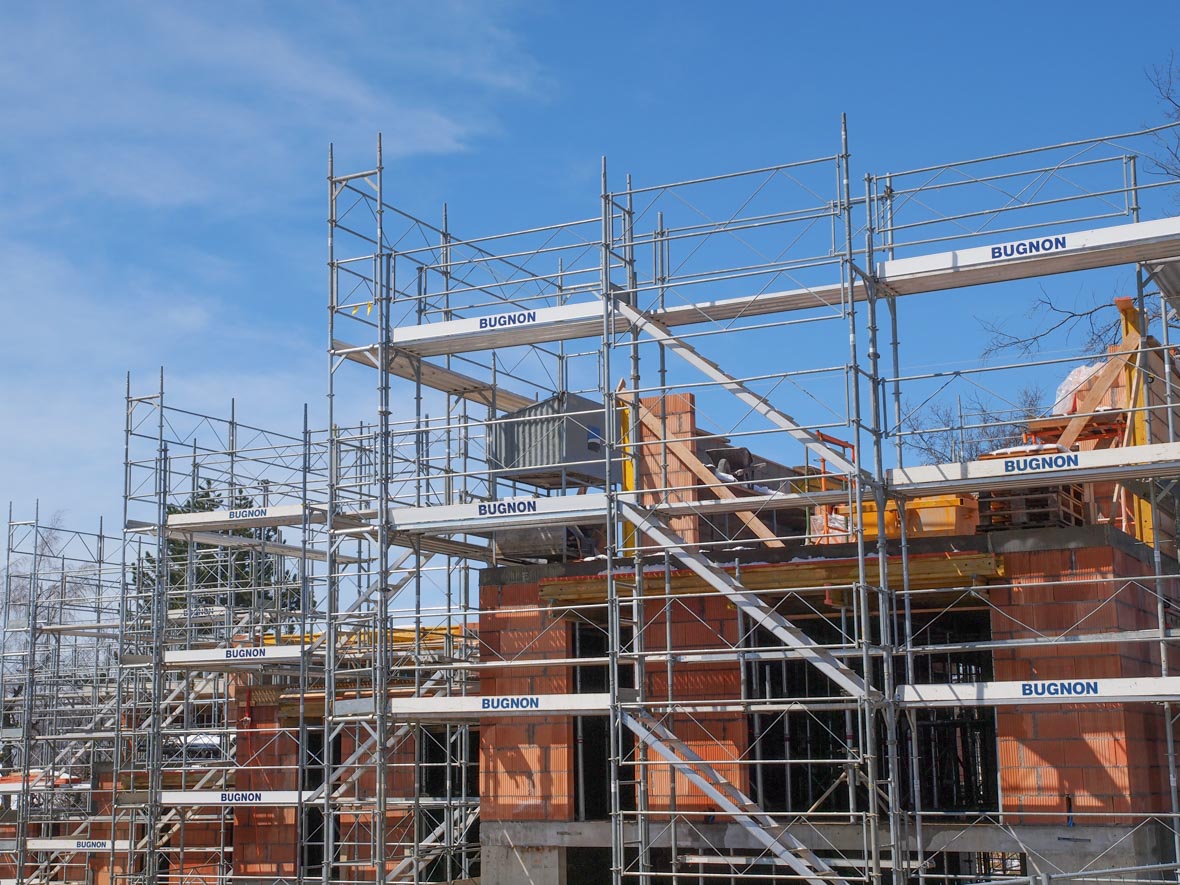 Echafaudages pour la construction de villas à la route des Misets à ...